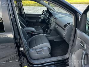 Melns Volkswagen Touran 2011 Cēsis, ar dzinēja tilpumu 1.60 L un nobraukumu 286 tūkst. km par 4900 €, foto 15 vietnē AUTOMOTO.COM.LV