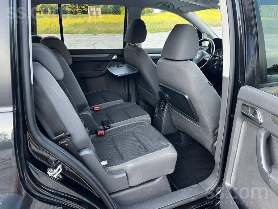 Melns Volkswagen Touran 2011 Cēsis, ar dzinēja tilpumu 1.60 L un nobraukumu 286 tūkst. km par 4900 €, foto 16 vietnē AUTOMOTO.COM.LV