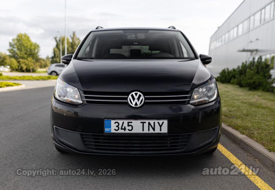 Black Volkswagen Touran 2011 in Tallinn, with an engine capacity of 1.60 L and mileage of 351 thousand km for 4999 €, photo 4 on AUTOMOTO.COM.LV