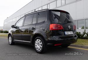 Black Volkswagen Touran 2011 in Tallinn, with an engine capacity of 1.60 L and mileage of 351 thousand km for 4999 €, photo 6 on AUTOMOTO.COM.LV