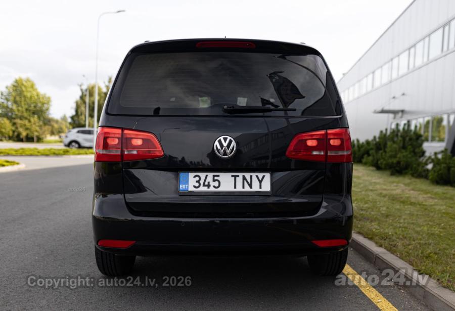 Black Volkswagen Touran 2011 in Tallinn, with an engine capacity of 1.60 L and mileage of 351 thousand km for 4999 €, photo 7 on AUTOMOTO.COM.LV