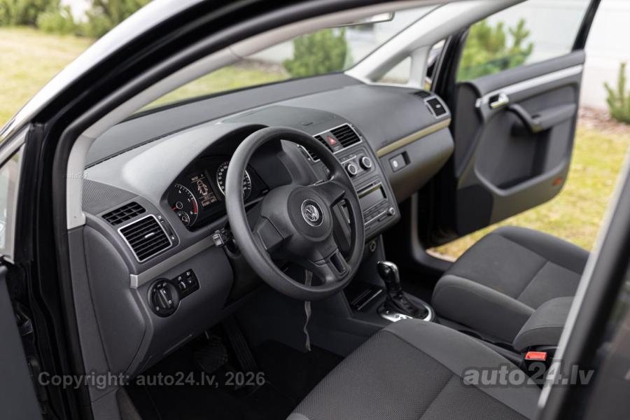 Black Volkswagen Touran 2011 in Tallinn, with an engine capacity of 1.60 L and mileage of 351 thousand km for 4999 €, photo 9 on AUTOMOTO.COM.LV