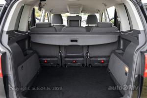 Black Volkswagen Touran 2011 in Tallinn, with an engine capacity of 1.60 L and mileage of 351 thousand km for 4999 €, photo 11 on AUTOMOTO.COM.LV
