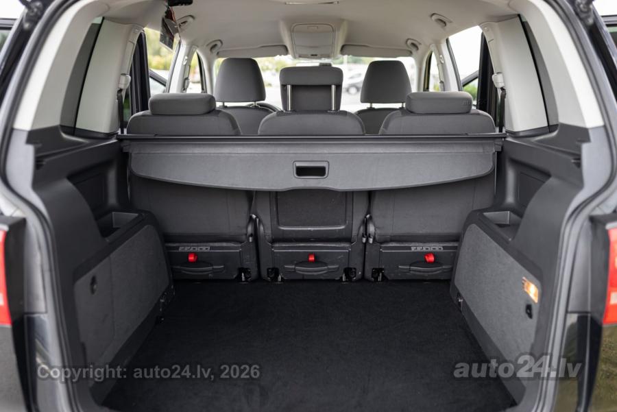 Black Volkswagen Touran 2011 in Tallinn, with an engine capacity of 1.60 L and mileage of 351 thousand km for 4999 €, photo 11 on AUTOMOTO.COM.LV