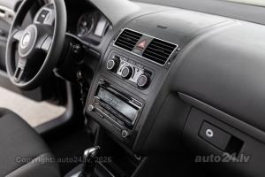 Black Volkswagen Touran 2011 in Tallinn, with an engine capacity of 1.60 L and mileage of 351 thousand km for 4999 €, photo 16 on AUTOMOTO.COM.LV