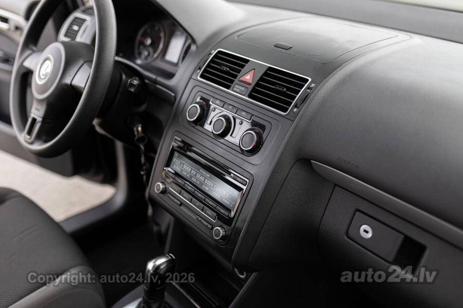 Black Volkswagen Touran 2011 in Tallinn, with an engine capacity of 1.60 L and mileage of 351 thousand km for 4999 €, photo 16 on AUTOMOTO.COM.LV