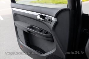 Black Volkswagen Touran 2011 in Tallinn, with an engine capacity of 1.60 L and mileage of 351 thousand km for 4999 €, photo 17 on AUTOMOTO.COM.LV
