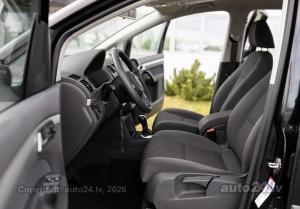 Black Volkswagen Touran 2011 in Tallinn, with an engine capacity of 1.60 L and mileage of 351 thousand km for 4999 €, photo 19 on AUTOMOTO.COM.LV