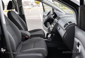 Black Volkswagen Touran 2011 in Tallinn, with an engine capacity of 1.60 L and mileage of 351 thousand km for 4999 €, photo 22 on AUTOMOTO.COM.LV
