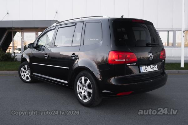 Melns Volkswagen Touran 2012 Tallina, ar dzinēja tilpumu 1.60 L un nobraukumu 295 tūkst. km par 4300 €, foto 4 vietnē AUTOMOTO.COM.LV