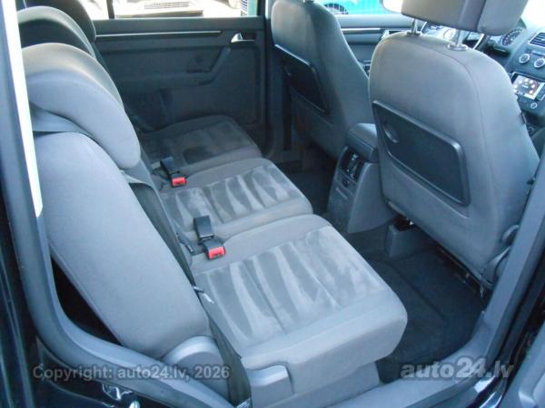 Black Volkswagen Touran 2013 in Viljandi, with an engine capacity of 2.00 L and mileage of 269 thousand km for 7490 €, photo 11 on AUTOMOTO.COM.LV