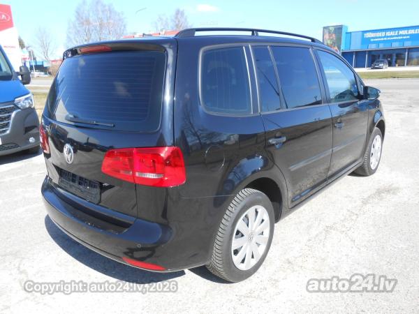 Black Volkswagen Touran 2013 in Viljandi, with an engine capacity of 2.00 L and mileage of 193 thousand km for 7990 €, photo 2 on AUTOMOTO.COM.LV