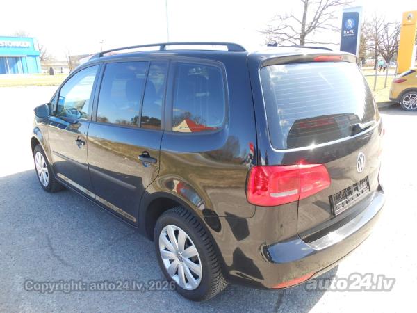 Black Volkswagen Touran 2013 in Viljandi, with an engine capacity of 2.00 L and mileage of 193 thousand km for 7990 €, photo 4 on AUTOMOTO.COM.LV