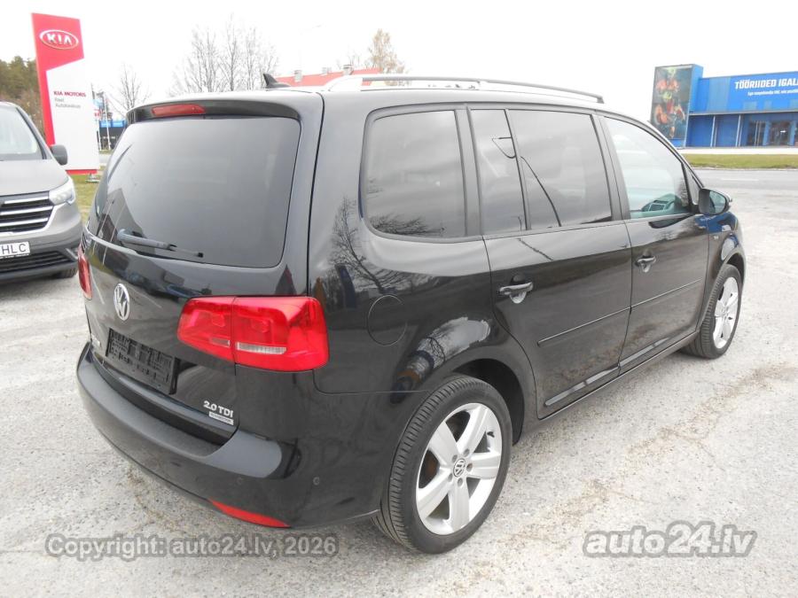 Black Volkswagen Touran 2014 in Viljandi, with an engine capacity of 2.00 L and mileage of 212 thousand km for 8990 €, photo 3 on AUTOMOTO.COM.LV