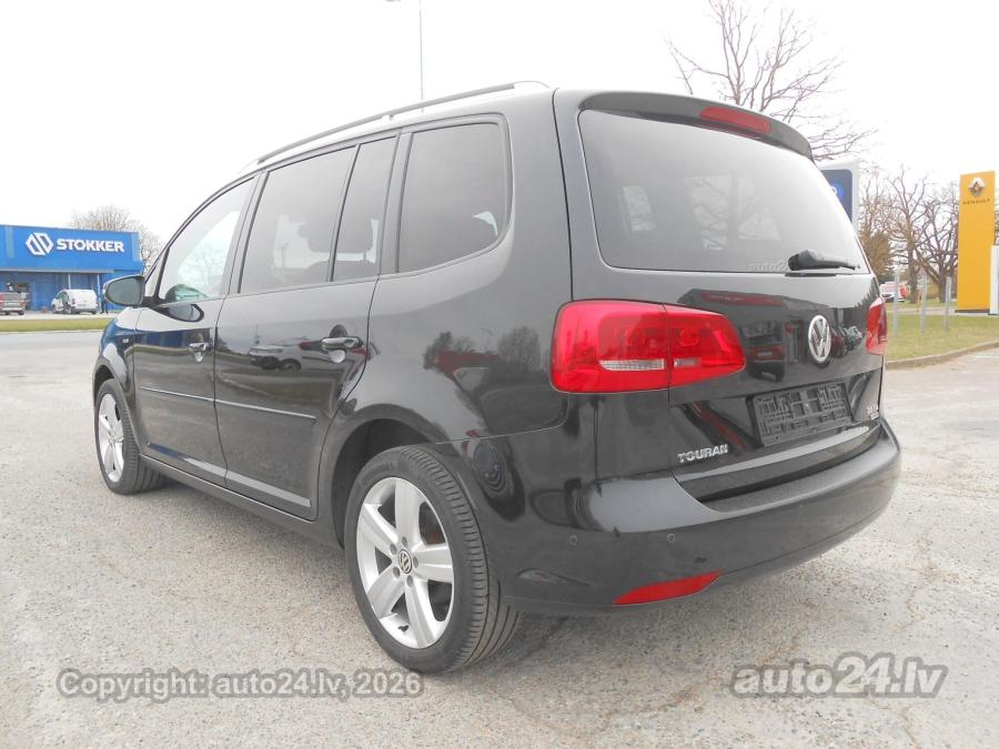 Black Volkswagen Touran 2014 in Viljandi, with an engine capacity of 2.00 L and mileage of 212 thousand km for 8990 €, photo 5 on AUTOMOTO.COM.LV