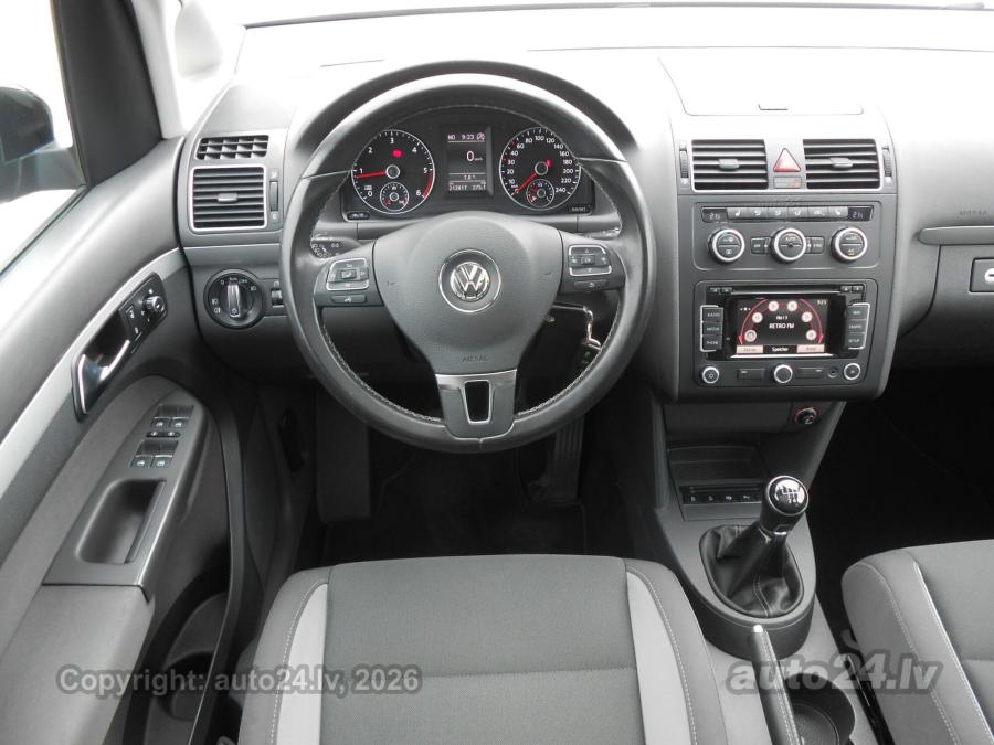 Black Volkswagen Touran 2014 in Viljandi, with an engine capacity of 2.00 L and mileage of 212 thousand km for 8990 €, photo 6 on AUTOMOTO.COM.LV