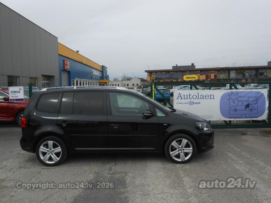 Black Volkswagen Touran 2014 in Viljandi, with an engine capacity of 2.00 L and mileage of 212 thousand km for 8990 €, photo 21 on AUTOMOTO.COM.LV