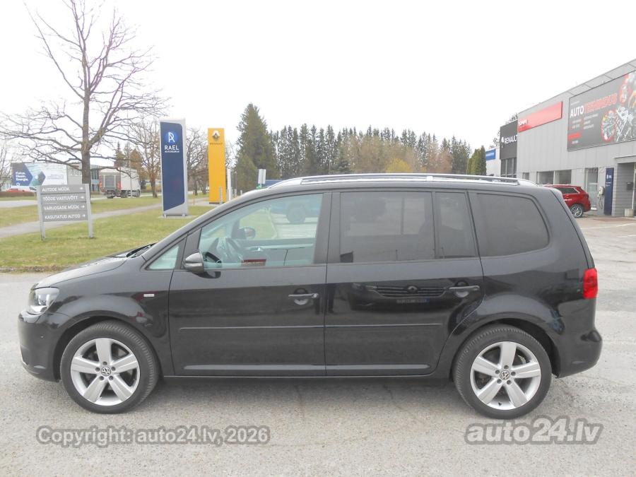 Black Volkswagen Touran 2014 in Viljandi, with an engine capacity of 2.00 L and mileage of 212 thousand km for 8990 €, photo 22 on AUTOMOTO.COM.LV