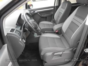 Melns Volkswagen Touran 2014 Viljandi, ar dzinēja tilpumu 2.00 L un nobraukumu 212 tūkst. km par 8990 €, foto 9 vietnē AUTOMOTO.COM.LV