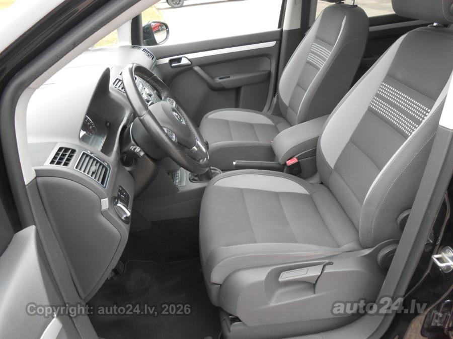 Melns Volkswagen Touran 2014 Viljandi, ar dzinēja tilpumu 2.00 L un nobraukumu 212 tūkst. km par 8990 €, foto 9 vietnē AUTOMOTO.COM.LV