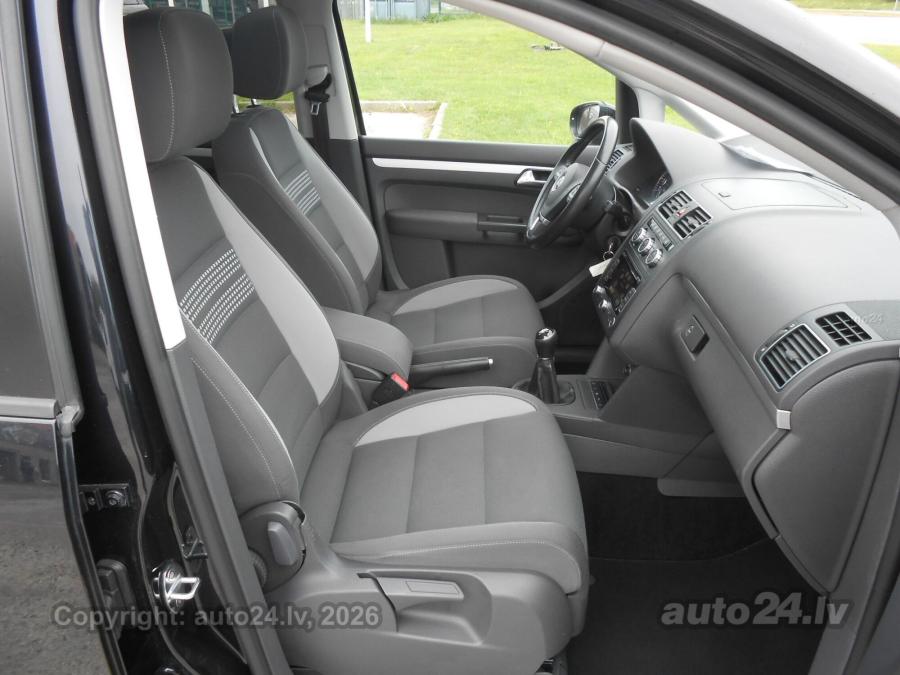 Melns Volkswagen Touran 2014 Viljandi, ar dzinēja tilpumu 2.00 L un nobraukumu 212 tūkst. km par 8990 €, foto 11 vietnē AUTOMOTO.COM.LV