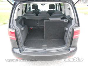 Melns Volkswagen Touran 2014 Viljandi, ar dzinēja tilpumu 2.00 L un nobraukumu 212 tūkst. km par 8990 €, foto 18 vietnē AUTOMOTO.COM.LV