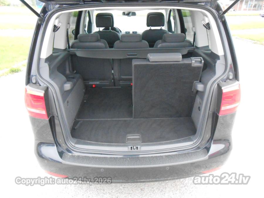 Melns Volkswagen Touran 2014 Viljandi, ar dzinēja tilpumu 2.00 L un nobraukumu 212 tūkst. km par 8990 €, foto 18 vietnē AUTOMOTO.COM.LV