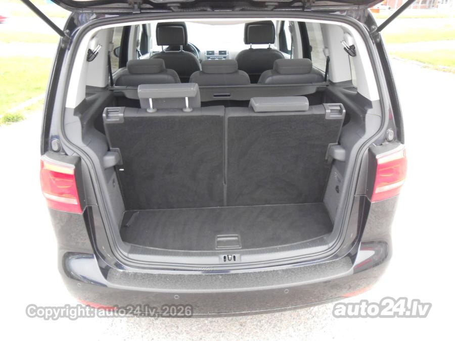 Melns Volkswagen Touran 2014 Viljandi, ar dzinēja tilpumu 2.00 L un nobraukumu 212 tūkst. km par 8990 €, foto 19 vietnē AUTOMOTO.COM.LV
