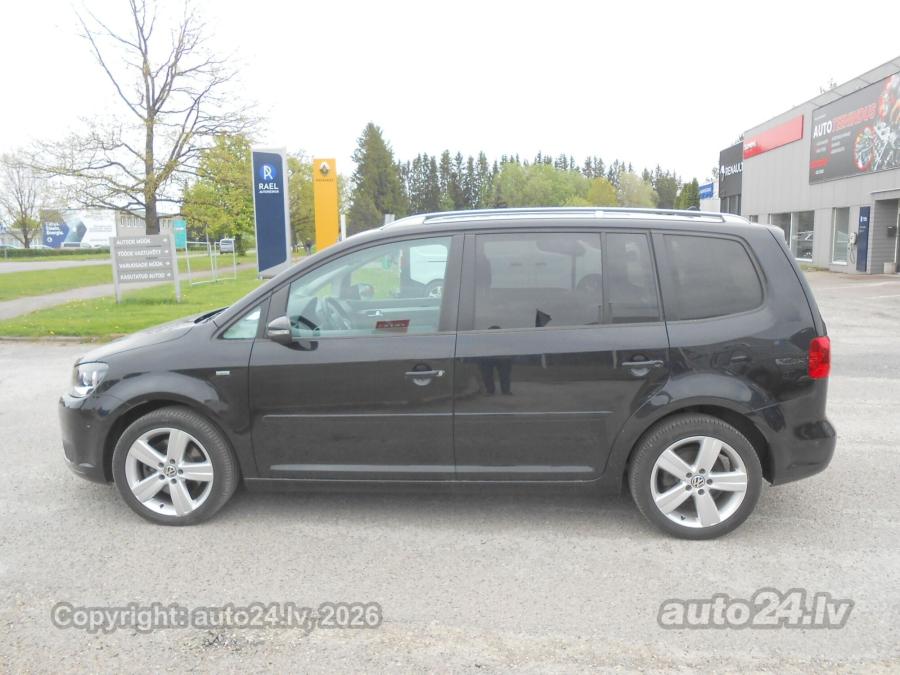 Melns Volkswagen Touran 2014 Viljandi, ar dzinēja tilpumu 2.00 L un nobraukumu 212 tūkst. km par 8990 €, foto 21 vietnē AUTOMOTO.COM.LV