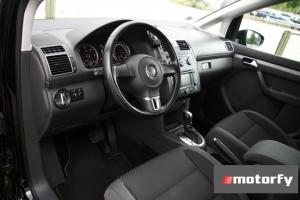 Melns Volkswagen Touran 2014 Rīga, ar dzinēja tilpumu 2.00 L un nobraukumu 283 tūkst. km par 8550 €, foto 5 vietnē AUTOMOTO.COM.LV