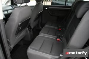 Melns Volkswagen Touran 2014 Rīga, ar dzinēja tilpumu 2.00 L un nobraukumu 283 tūkst. km par 8550 €, foto 6 vietnē AUTOMOTO.COM.LV