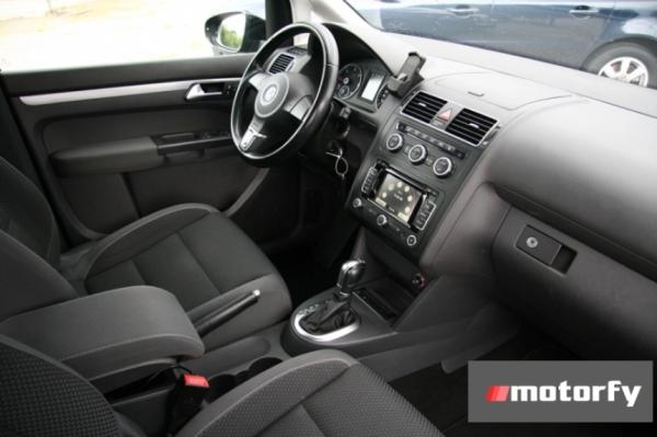Black Volkswagen Touran 2014 in Riga, with an engine capacity of 2.00 L and mileage of 283 thousand km for 8550 €, photo 6 on AUTOMOTO.COM.LV