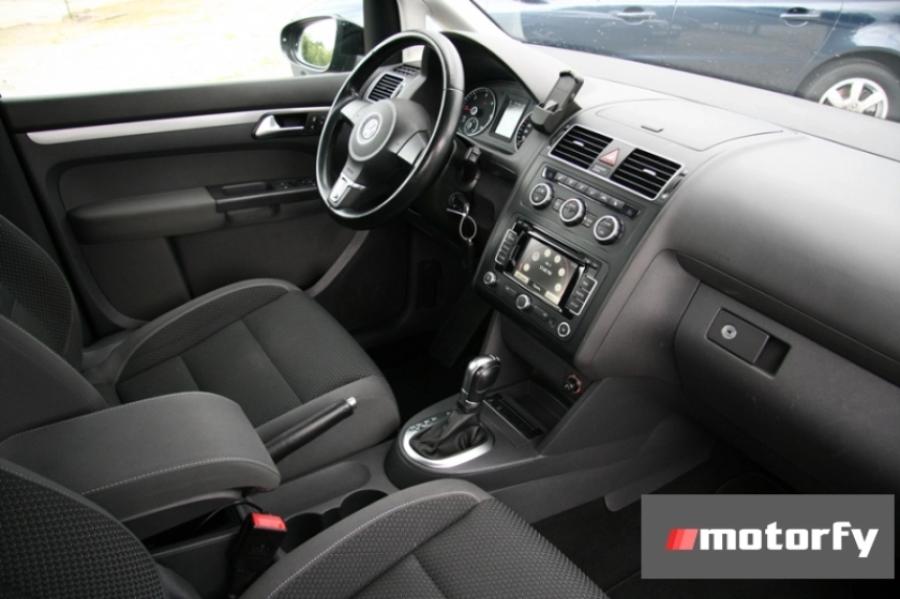 Melns Volkswagen Touran 2014 Rīga, ar dzinēja tilpumu 2.00 L un nobraukumu 283 tūkst. km par 8550 €, foto 7 vietnē AUTOMOTO.COM.LV