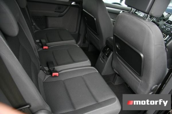 Black Volkswagen Touran 2014 in Riga, with an engine capacity of 2.00 L and mileage of 283 thousand km for 8550 €, photo 7 on AUTOMOTO.COM.LV