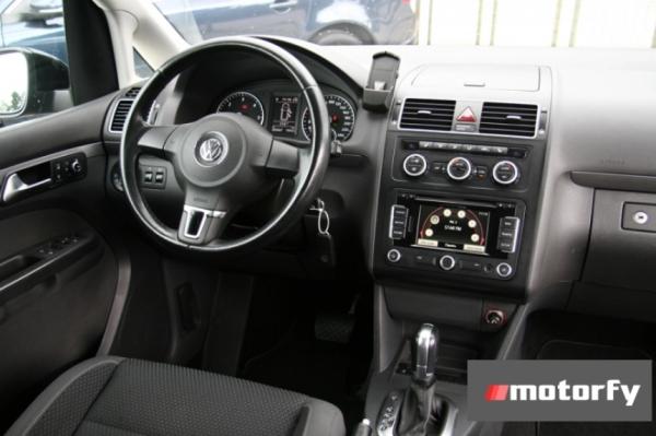 Black Volkswagen Touran 2014 in Riga, with an engine capacity of 2.00 L and mileage of 283 thousand km for 8550 €, photo 8 on AUTOMOTO.COM.LV