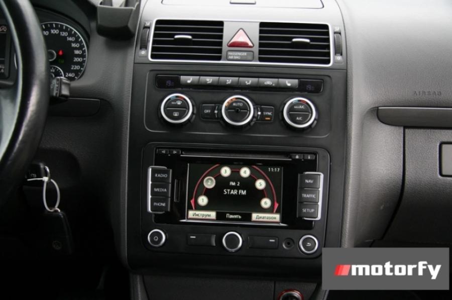 Melns Volkswagen Touran 2014 Rīga, ar dzinēja tilpumu 2.00 L un nobraukumu 283 tūkst. km par 8550 €, foto 10 vietnē AUTOMOTO.COM.LV