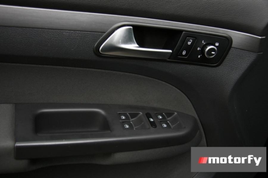Melns Volkswagen Touran 2014 Rīga, ar dzinēja tilpumu 2.00 L un nobraukumu 283 tūkst. km par 8550 €, foto 13 vietnē AUTOMOTO.COM.LV