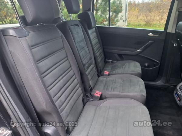 Black Volkswagen Touran 2016 in Tartu, with an engine capacity of 1.60 L and mileage of 157 thousand km for 12790 €, photo 11 on AUTOMOTO.COM.LV