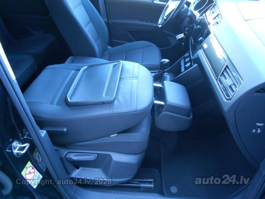 Melns Volkswagen Touran 2019 Viljandi, ar dzinēja tilpumu 1.60 L un nobraukumu 250 tūkst. km par 12490 €, foto 12 vietnē AUTOMOTO.COM.LV