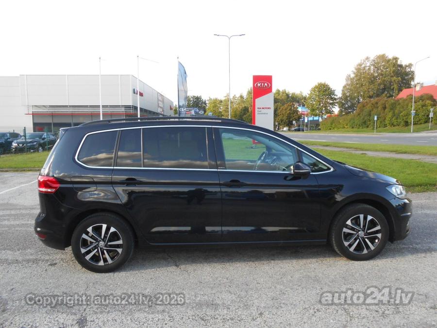 Melns Volkswagen Touran 2019 Viljandi, ar dzinēja tilpumu 1.60 L un nobraukumu 250 tūkst. km par 12490 €, foto 24 vietnē AUTOMOTO.COM.LV