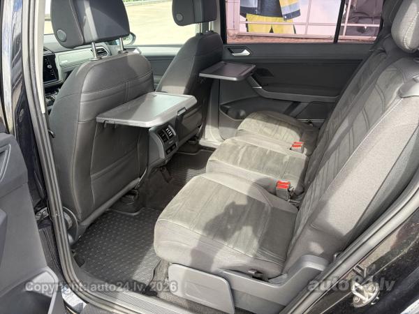 Black Volkswagen Touran 2020 in Viljandi, with an engine capacity of 2.00 L and mileage of 199 thousand km for 16790 €, photo 8 on AUTOMOTO.COM.LV