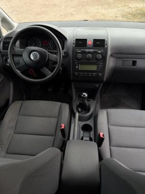 Zils Volkswagen Touran 2004 Rīga, ar dzinēja tilpumu 1.60 L un nobraukumu 311 tūkst. km par 800 €, foto 3 vietnē AUTOMOTO.COM.LV