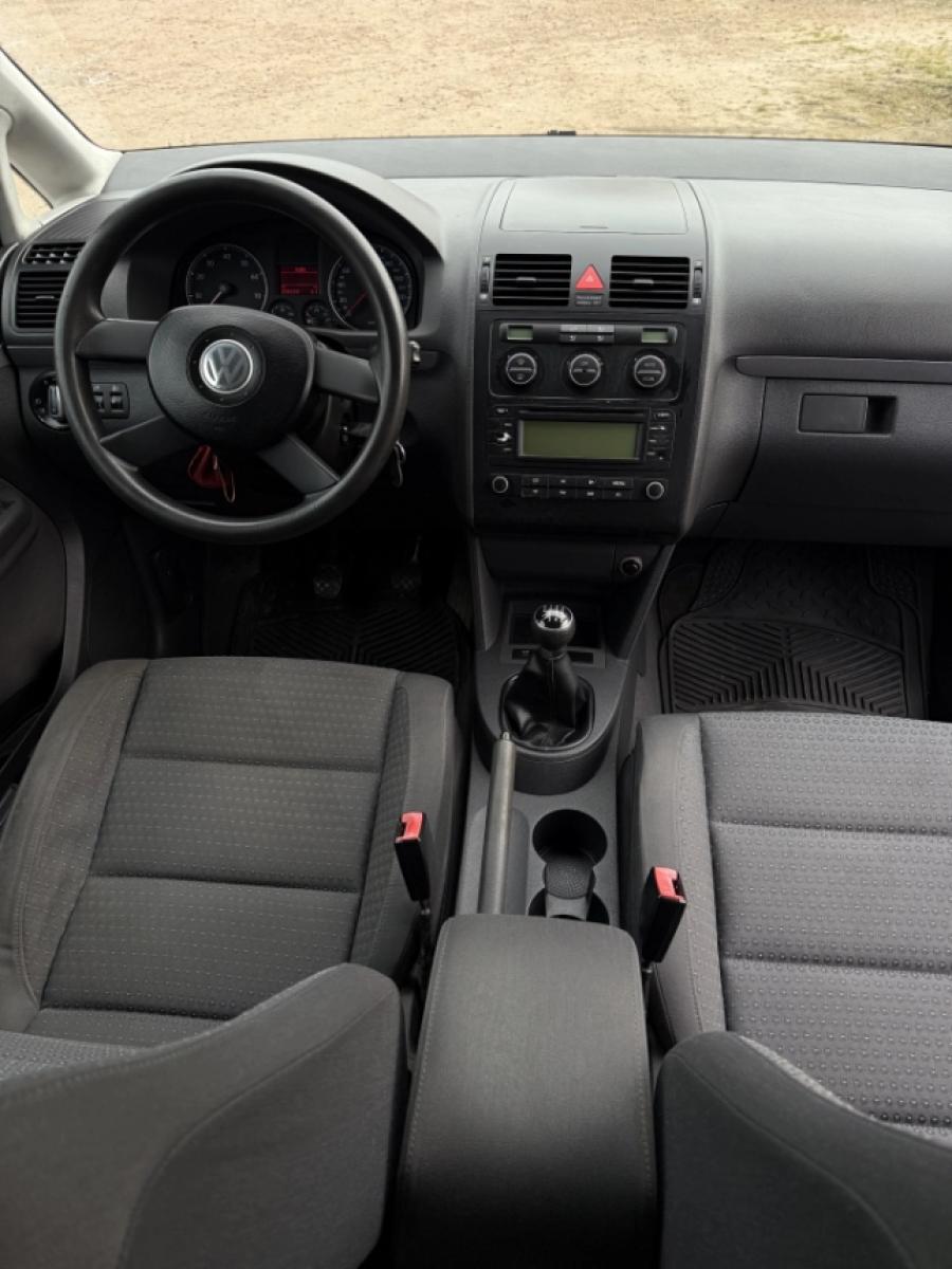 Zils Volkswagen Touran 2004 Rīga, ar dzinēja tilpumu 1.60 L un nobraukumu 311 tūkst. km par 800 €, foto 3 vietnē AUTOMOTO.COM.LV