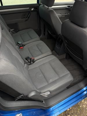 Zils Volkswagen Touran 2004 Rīga, ar dzinēja tilpumu 1.60 L un nobraukumu 311 tūkst. km par 800 €, foto 4 vietnē AUTOMOTO.COM.LV