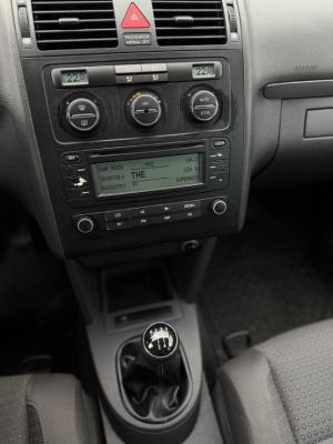 Zils Volkswagen Touran 2004 Rīga, ar dzinēja tilpumu 1.60 L un nobraukumu 311 tūkst. km par 800 €, foto 12 vietnē AUTOMOTO.COM.LV