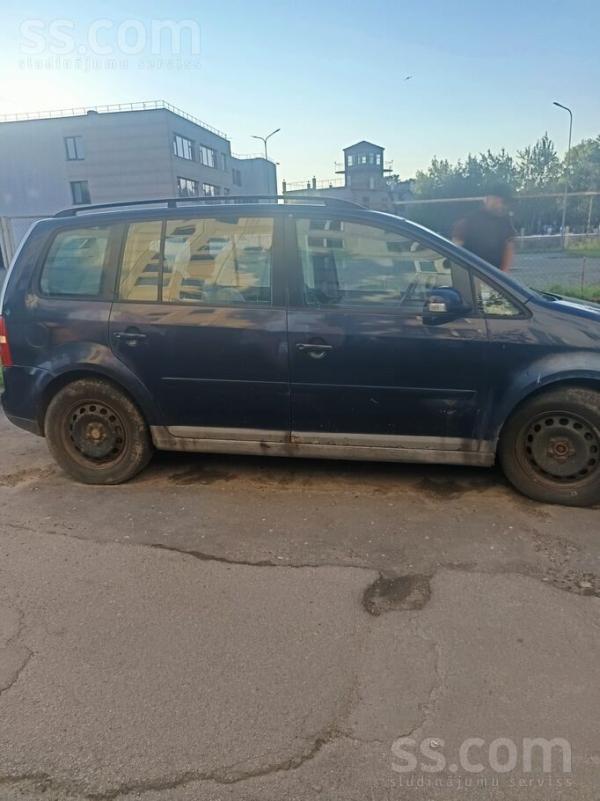 Blue Volkswagen Touran 2004 in Riga, with an engine capacity of 1.90 L and mileage of 365 thousand km for 750 €, photo 3 on AUTOMOTO.COM.LV