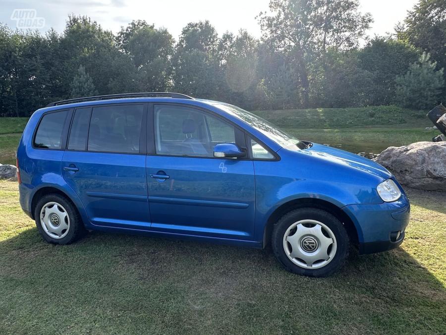 Blue Volkswagen Touran 2004 in Panevezys, with an engine capacity of 2.00 L and mileage of 254 thousand km for 2250 €, photo 3 on AUTOMOTO.COM.LV