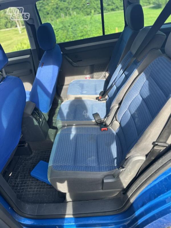 Zils Volkswagen Touran 2004 Panevēža, ar dzinēja tilpumu 2.00 L un nobraukumu 254 tūkst. km par 2000 €, foto 10 vietnē AUTOMOTO.COM.LV