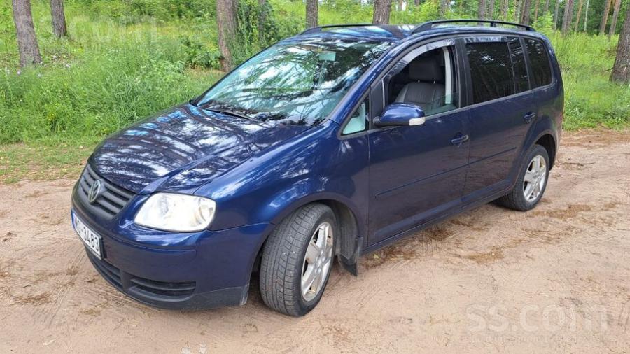 Zils Volkswagen Touran 2005 Daugavpils, ar dzinēja tilpumu 1.90 L un nobraukumu 367 tūkst. km par 1500 €, foto 3 vietnē AUTOMOTO.COM.LV
