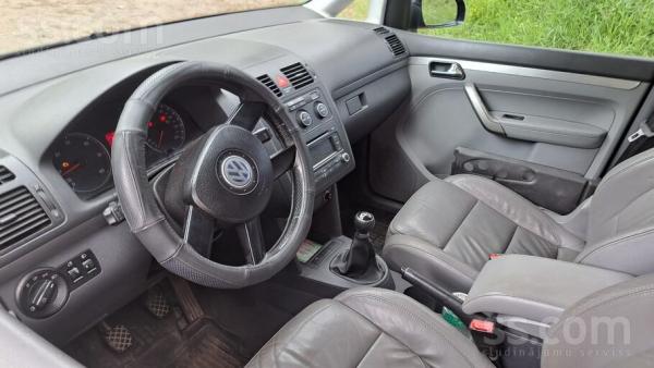 Zils Volkswagen Touran 2005 Daugavpils, ar dzinēja tilpumu 1.90 L un nobraukumu 367 tūkst. km par 1500 €, foto 5 vietnē AUTOMOTO.COM.LV
